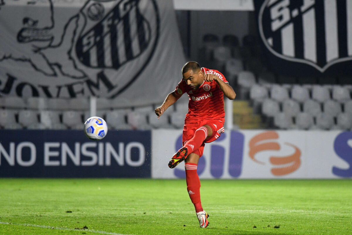 Estreia de Gabriel Mercado pelo Inter foi recheada de altos e baixos