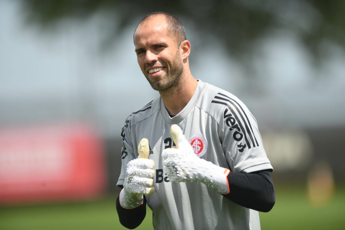 Lomba pode ganhar posição de Daniel em definitivo no Inter