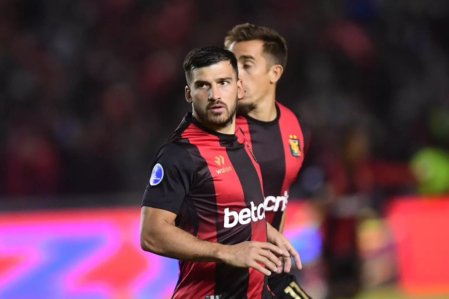 Como é o desempenho do Melgar jogando contra times brasileiros?