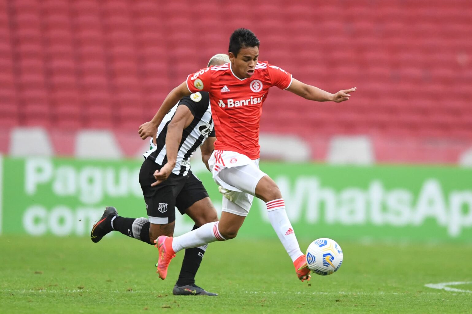 Qual é o salário do volante Lucas Ramos no Inter?