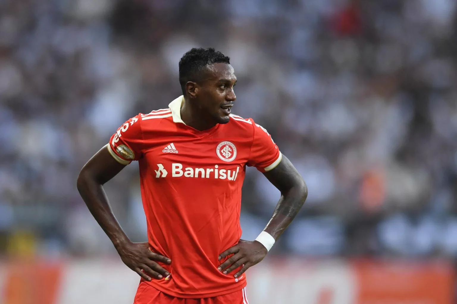 Edenilson quebra o silêncio e se manifesta sobre o Inter