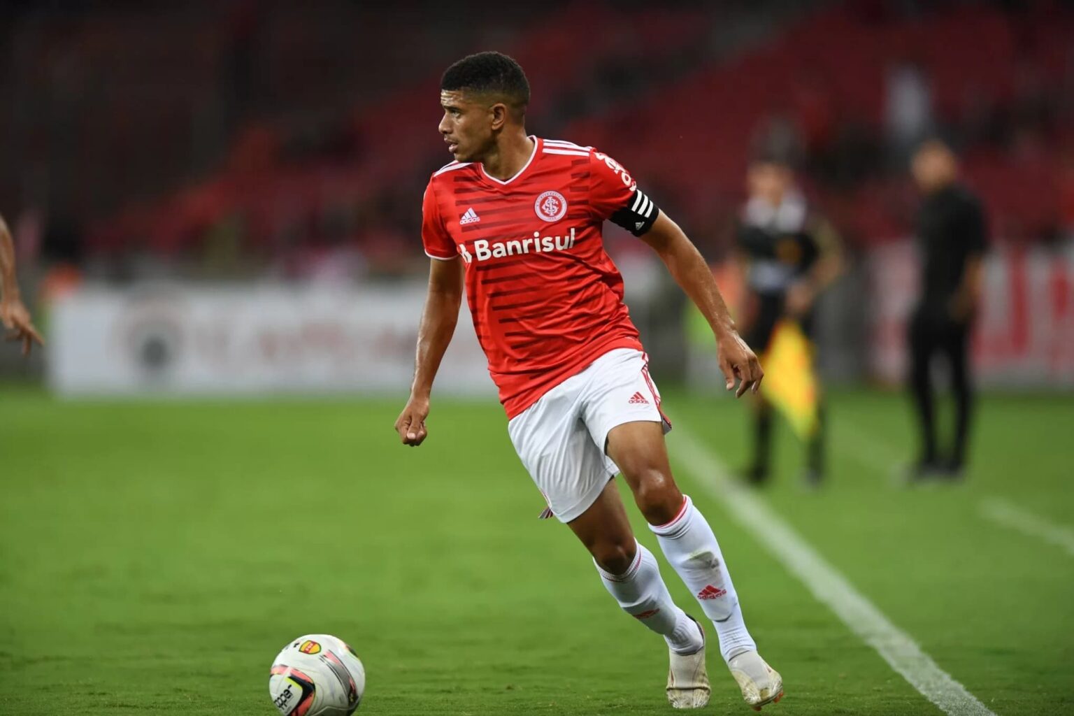 Taison tem números quase idênticos em 2021 e 2022 pelo Inter
