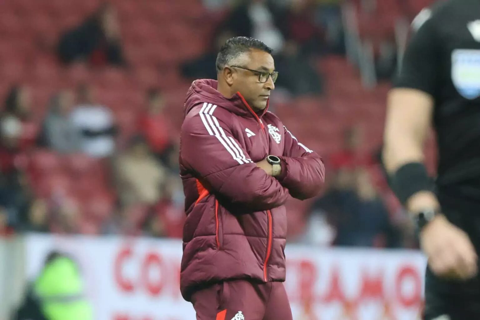 Roger Machado está chorando de tristeza enquanto o Cruzeiro pula de ...