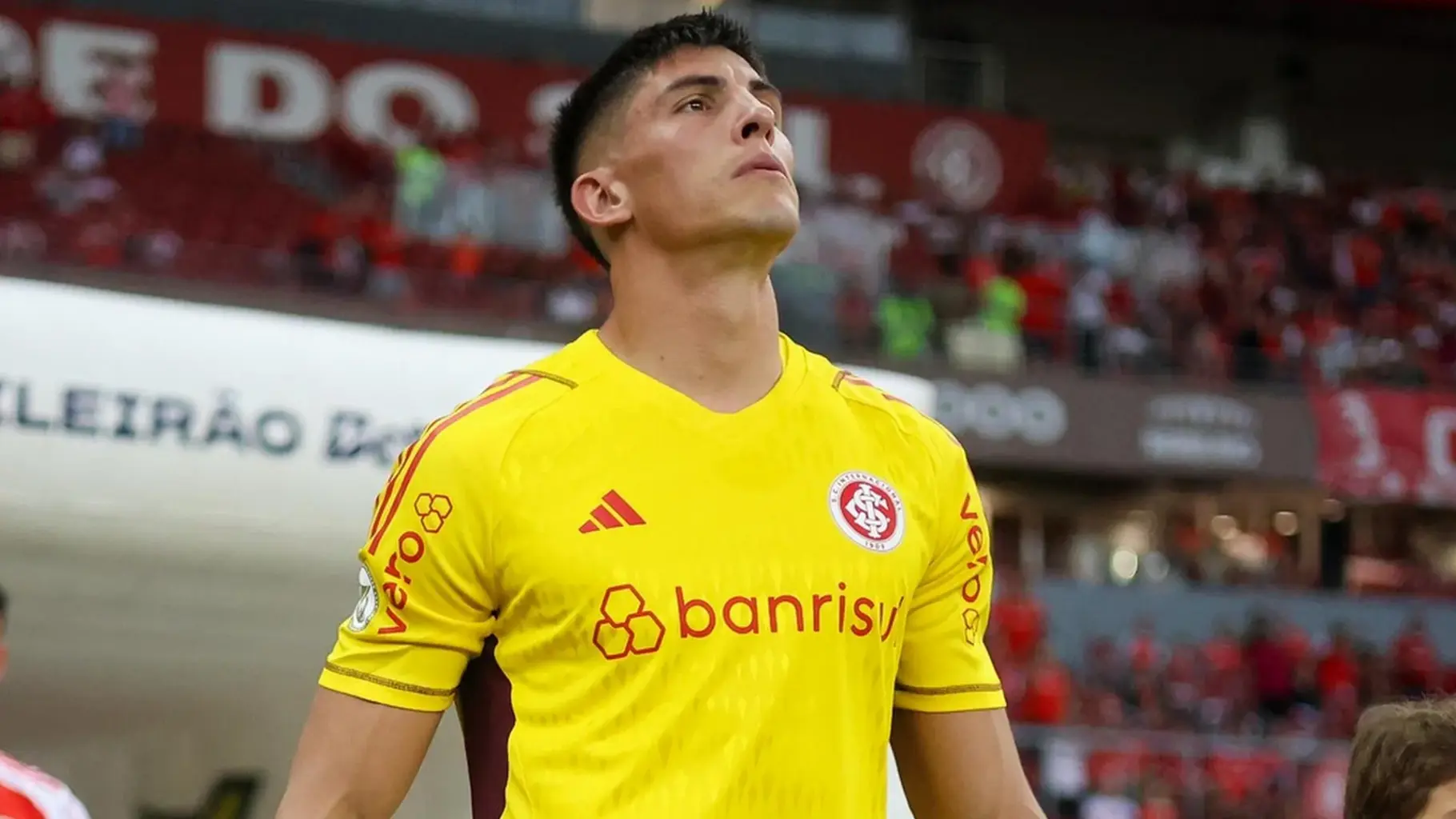 Enquanto Rochet fatura R$ 260 mil no Inter, salário do goleiro do ...